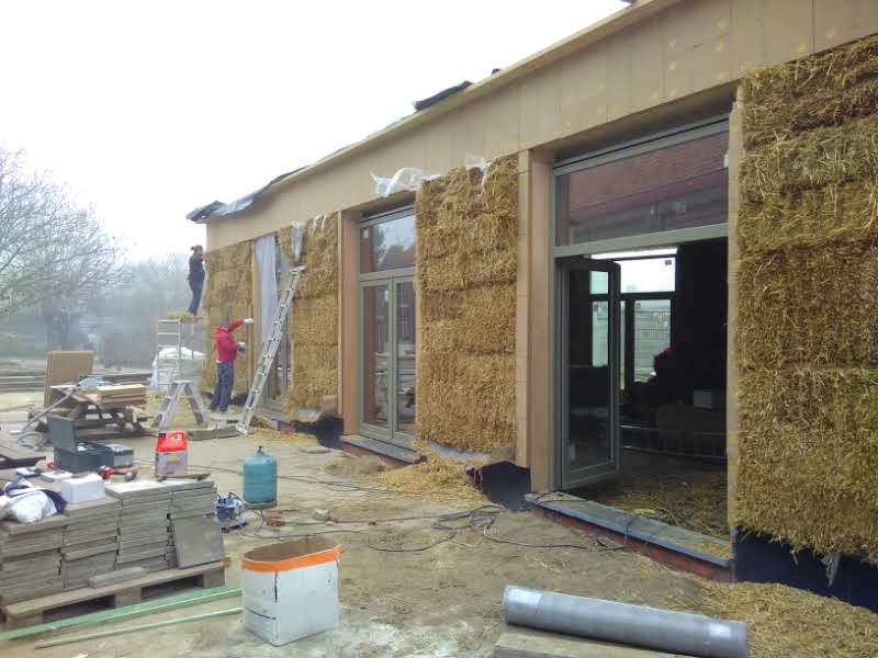 Hellend dak aansluiting - demonteebare houtskeletbouw ...